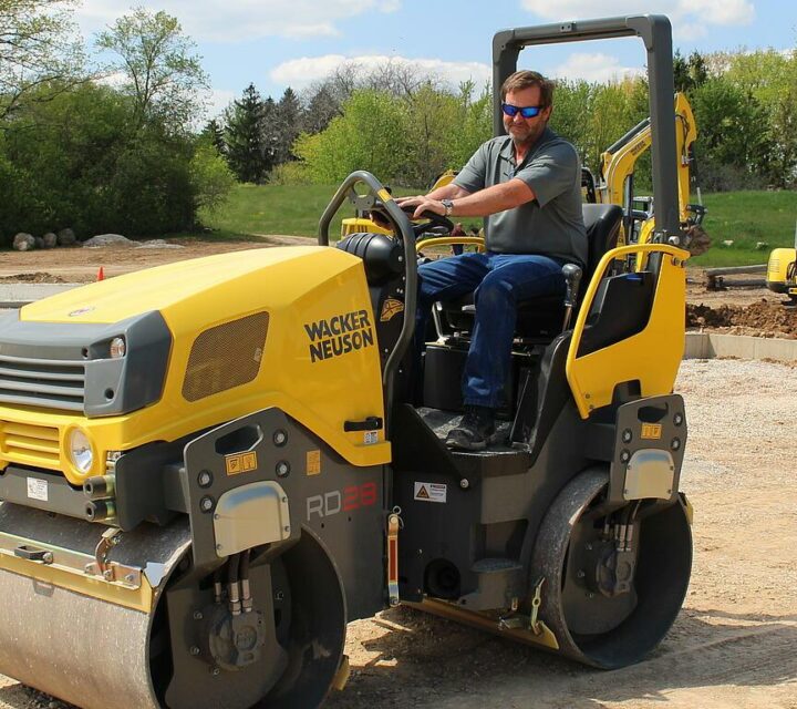 Tandem Roller RD28 » Equipment At Nicholls